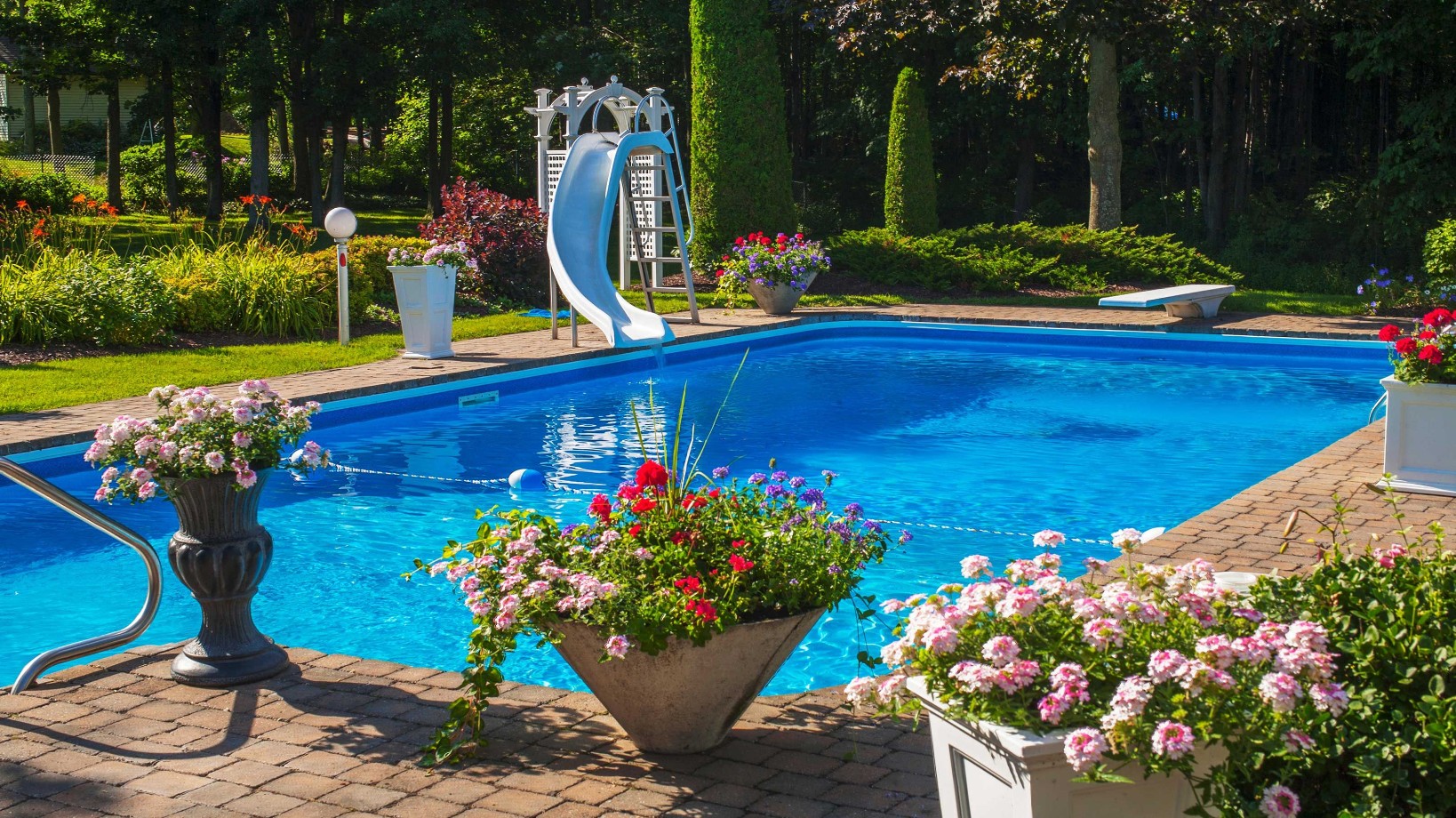 Creating a Pool Area for Entertaining Kids and Adults Alike